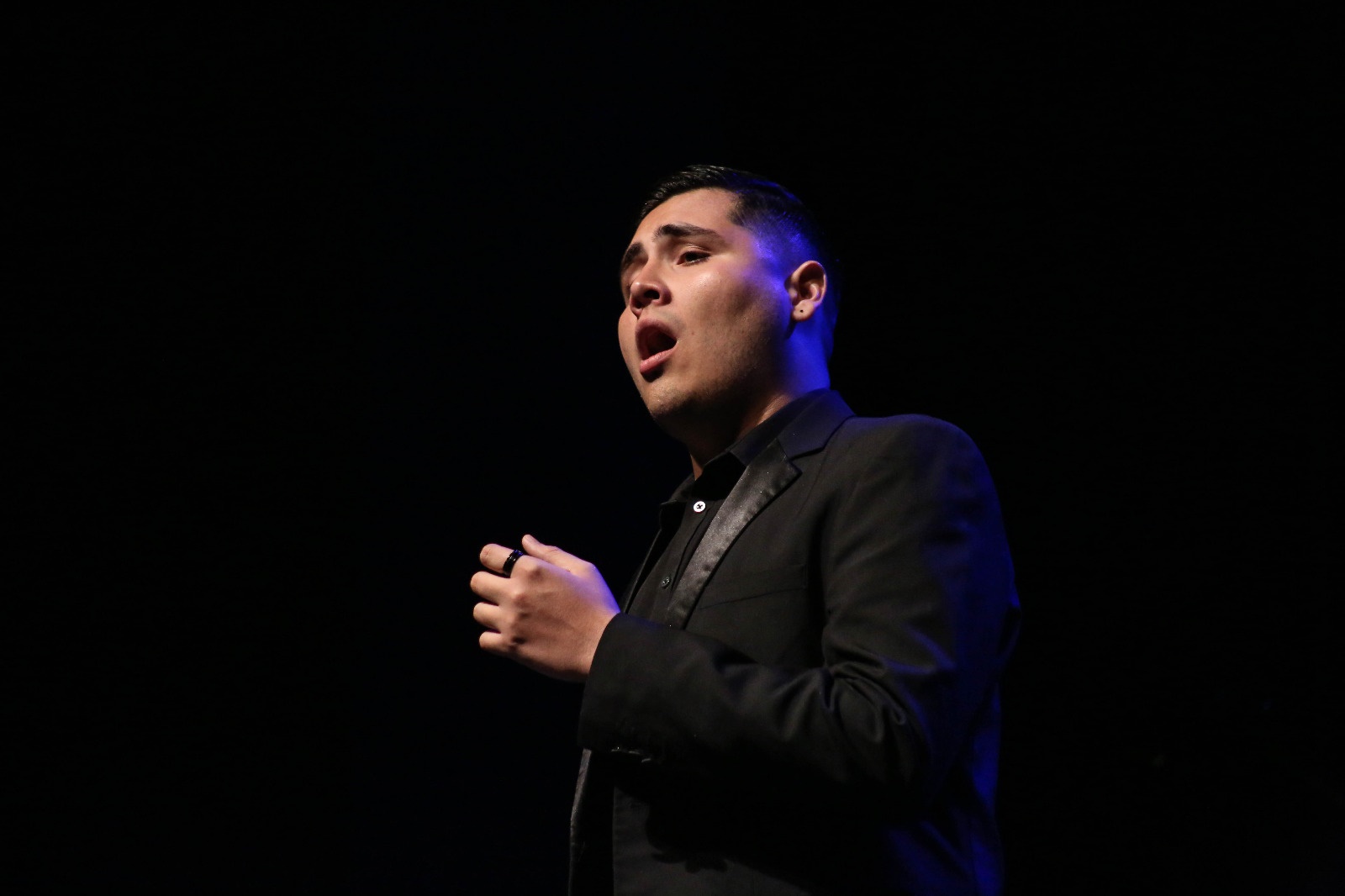 Listo, el tenor Alejandro Pacheco para Semifinal del 42º Concurso Carlo ...